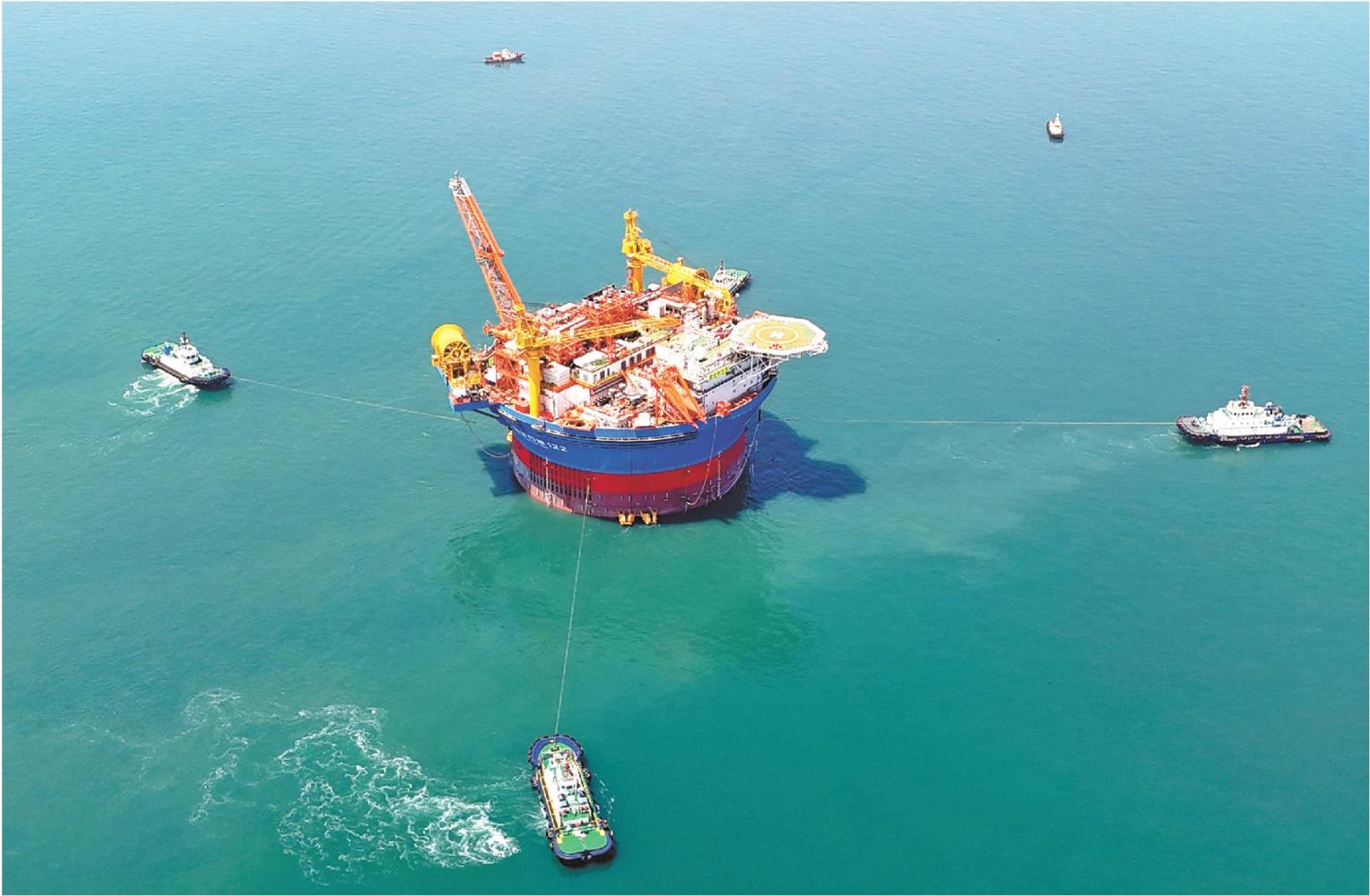 “海葵一号”从青岛启运-新华网